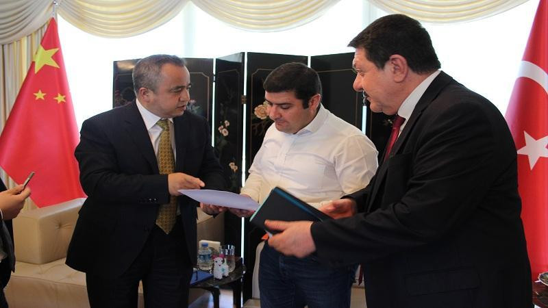 Sinciang Uygur Özerk Bölgesi Başkan Yardımcısı Erkin Tuniyaz Aydınlık'a ...