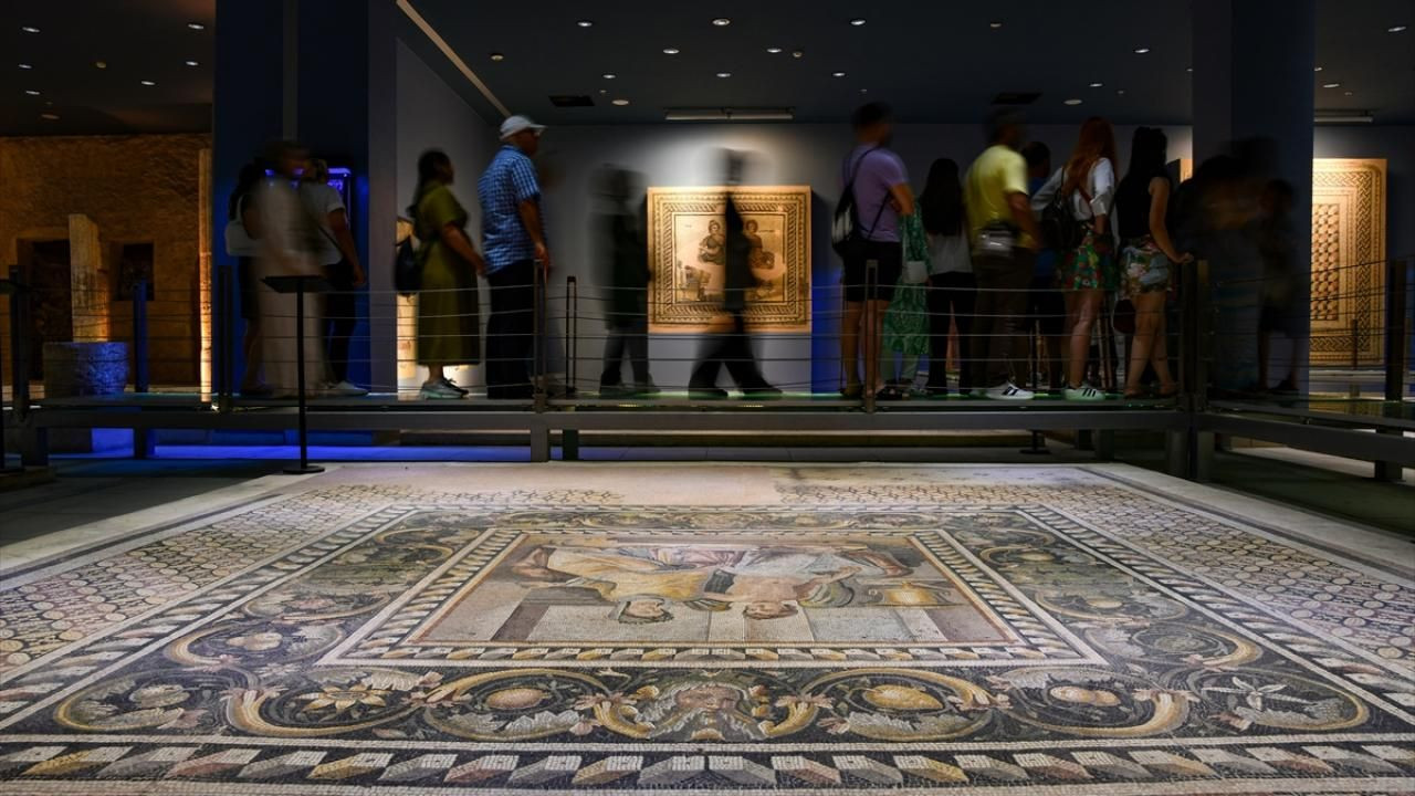 Çingene Kızı'ndan Mars Heykeline... İşte dünyanın ikinci büyük mozaik ...