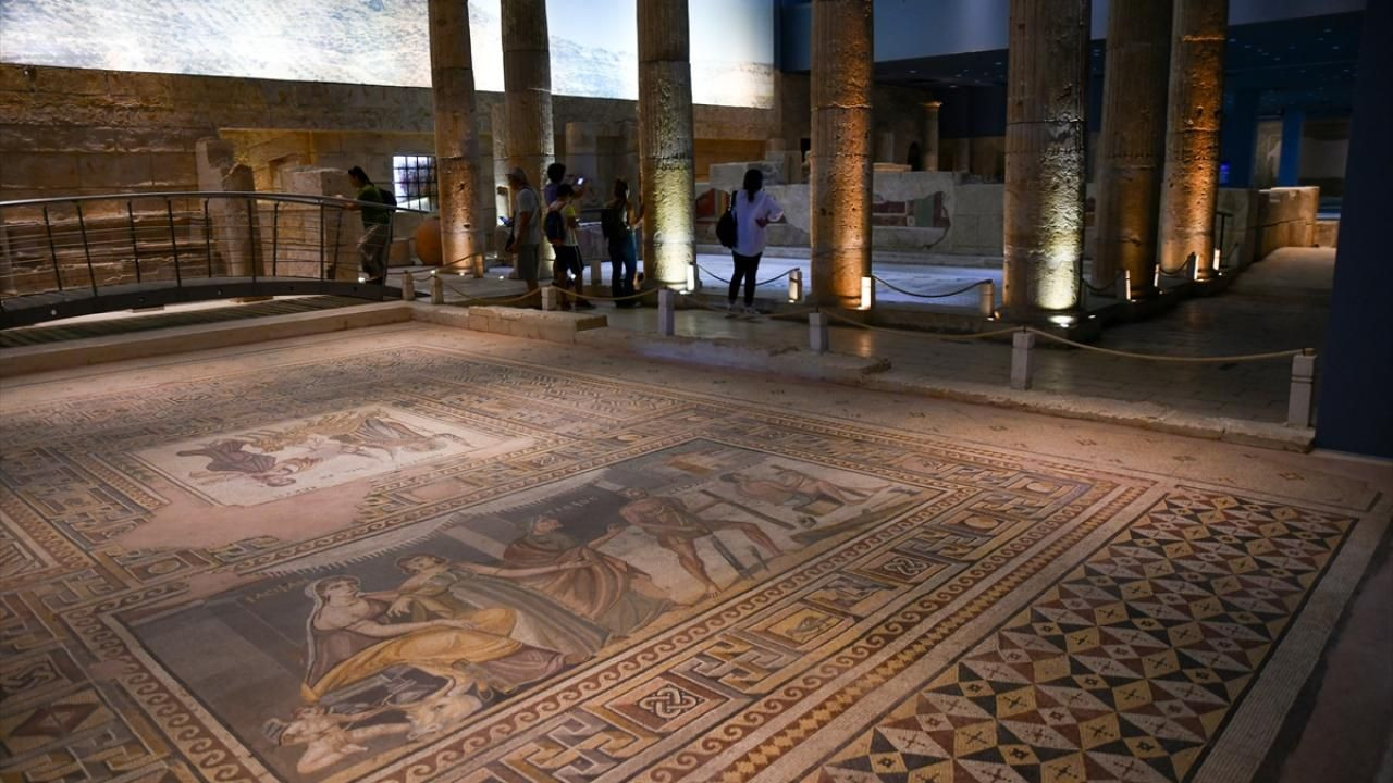 Çingene Kızı'ndan Mars Heykeline... İşte dünyanın ikinci büyük mozaik ...