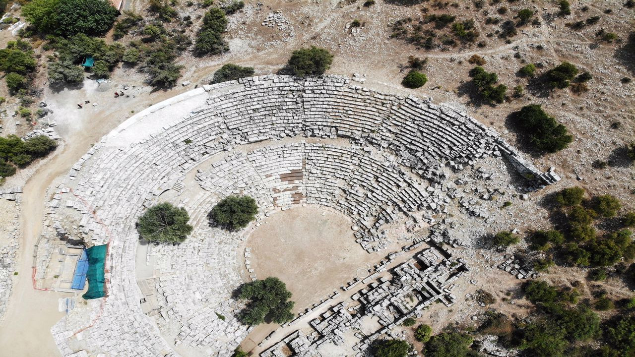 Kaunos Antik Kenti'nin 5 bin kişilik tiyatrosu eski ihtişamına ...