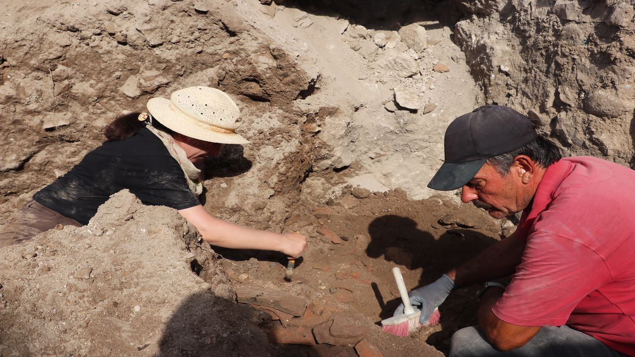 Antiocheia Antik Kenti'nde Roma dönemine ait odalar ve sunu kapları ...
