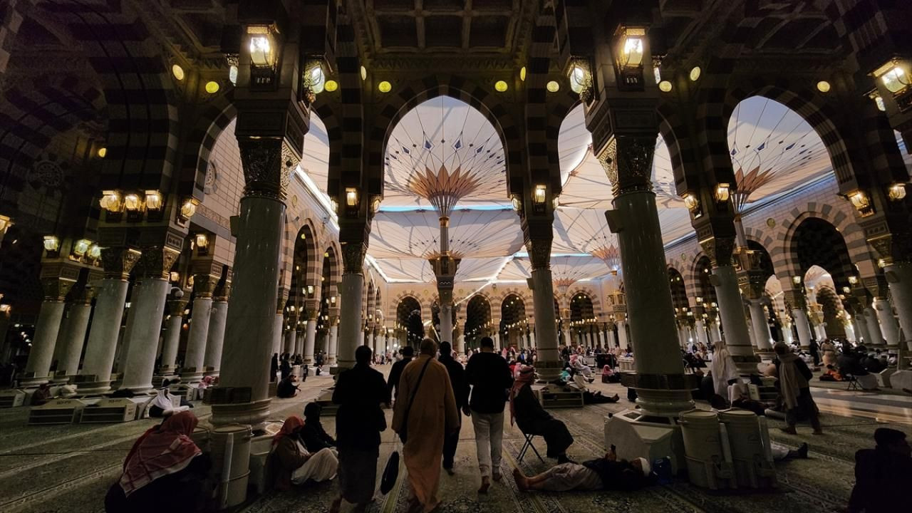 Peygamber ve Medeniyet şehri "Medine"deki Mescid-i Nebevi Hz.Muhammed ...