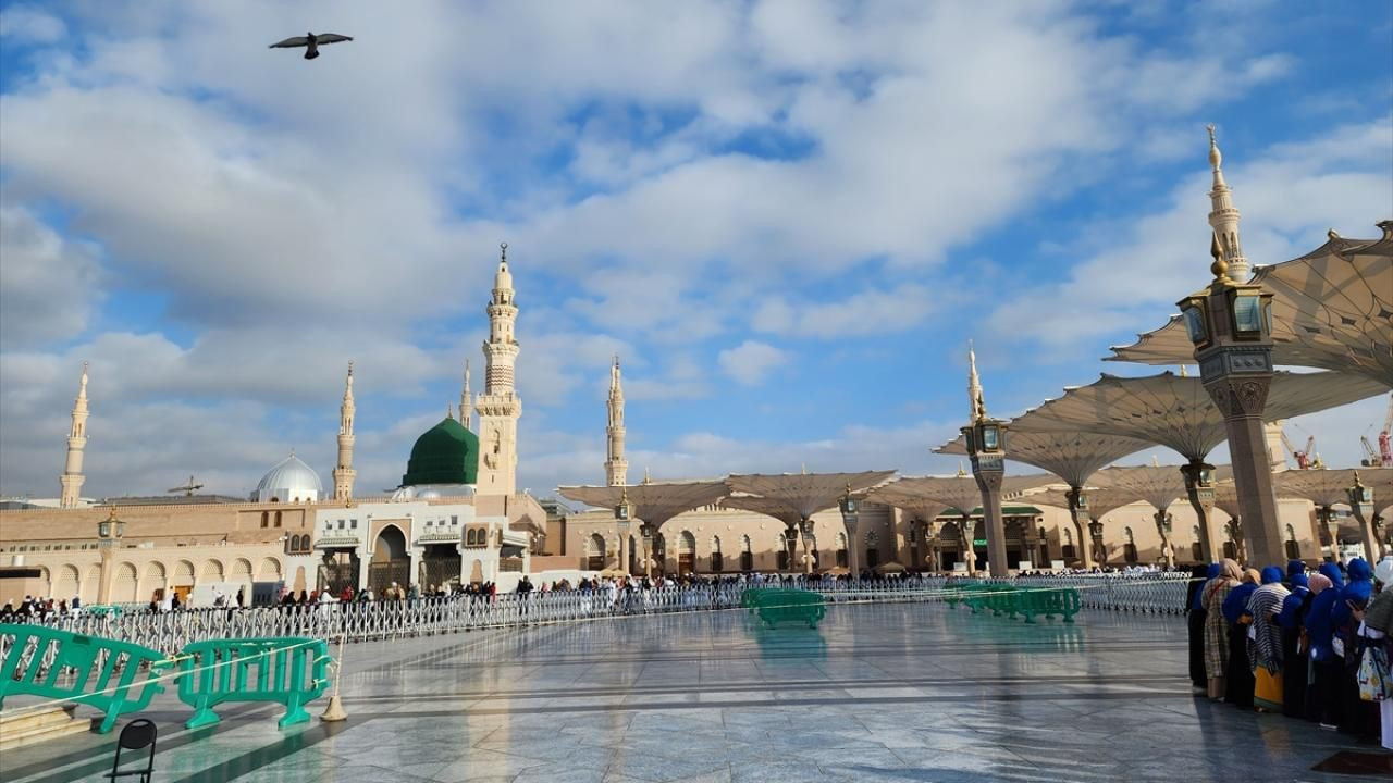 Peygamber ve Medeniyet şehri "Medine"deki Mescid-i Nebevi Hz.Muhammed ...