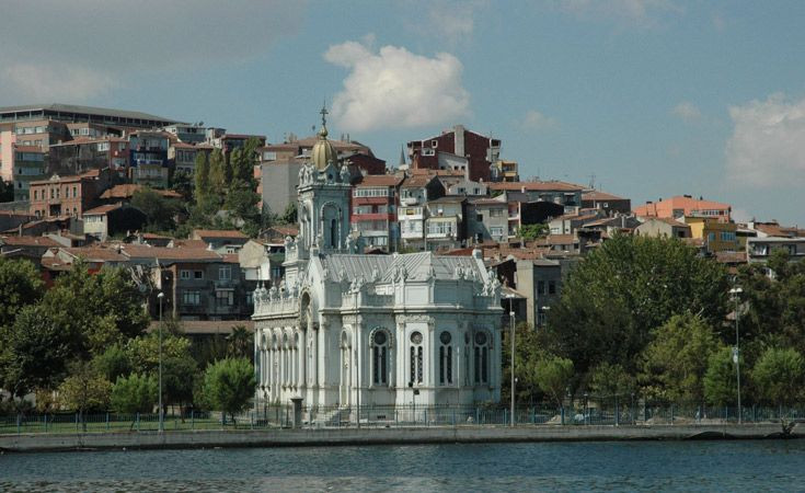 demir kilise, dünyanın tek demir kilisesi, bulgar kilisesi, istanbul'da ...