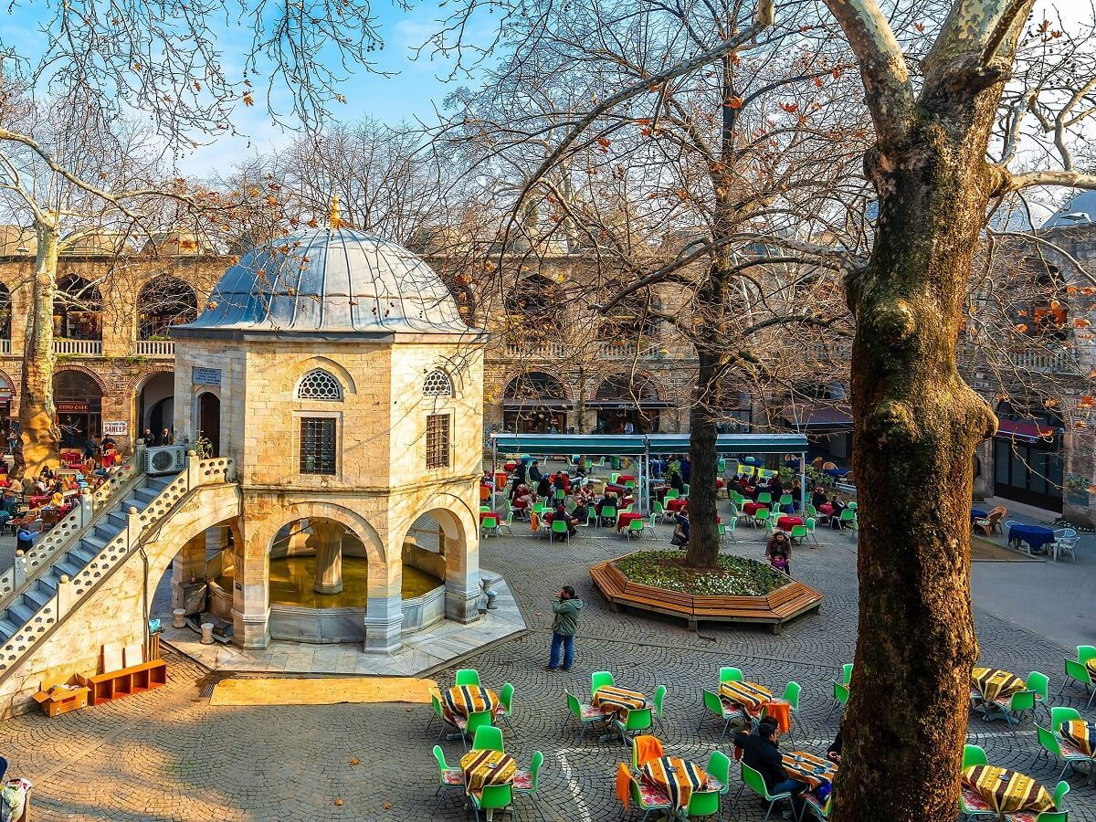 II. Elizabeth'in ziyaret ettiği 500 senelik koza han, II. Elizabeth'in ...