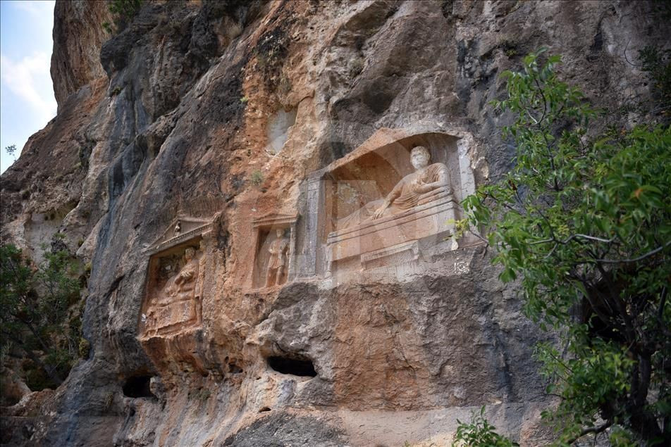 Türkiye'de olduğuna inanamayacağınız bir yer: Adam Kayalar, adam ...
