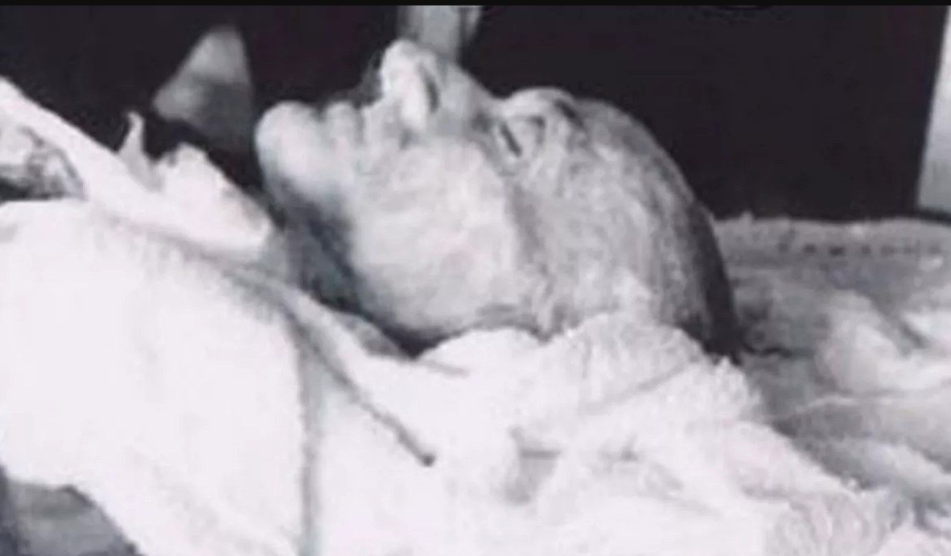 Atatürk'ün kardeşinin kefene koyulmasını istediği kağıtta ne yazıyordu ...