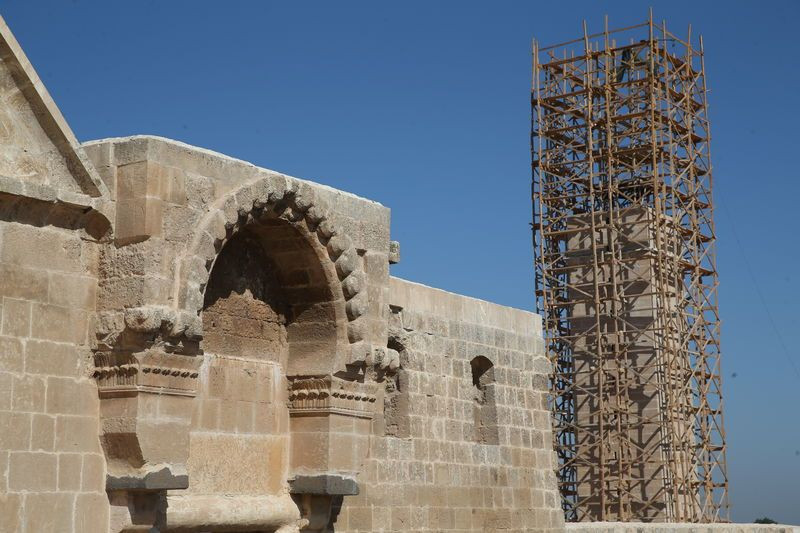 Harran'ın depremlerde hasar gören 13 asırlık simge minaresi onarılıyor