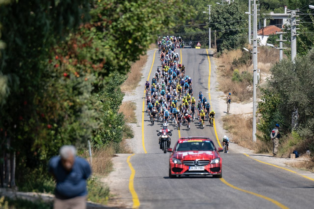 Zorlu "Kraliçe" etabını Lutsenko kazandı